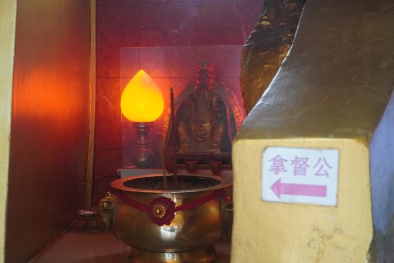 Keramat and datuk worship in the Singapore Chinese community ...